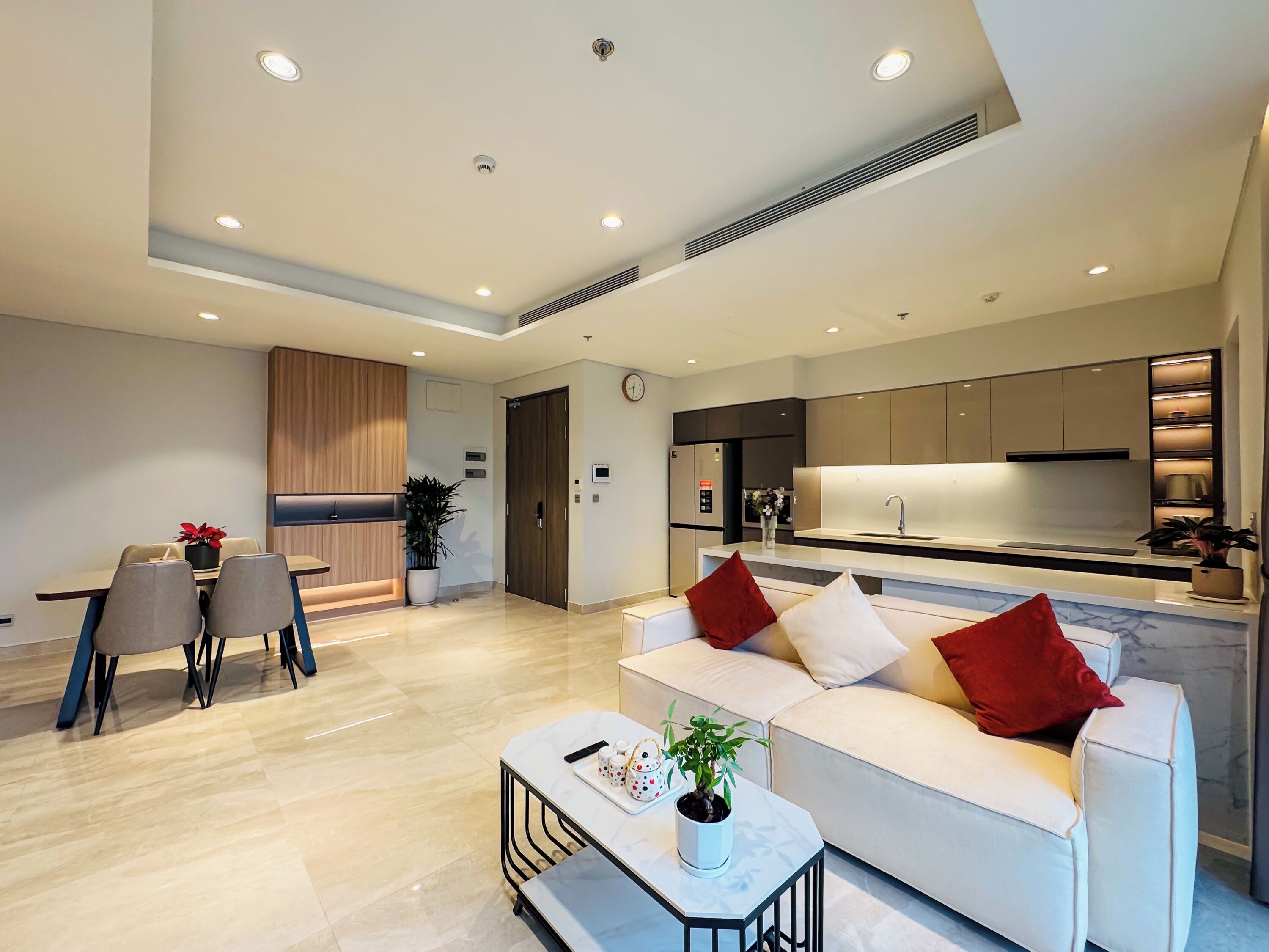 Apartamento básico, sacada, vista para a cidade | Parte interna