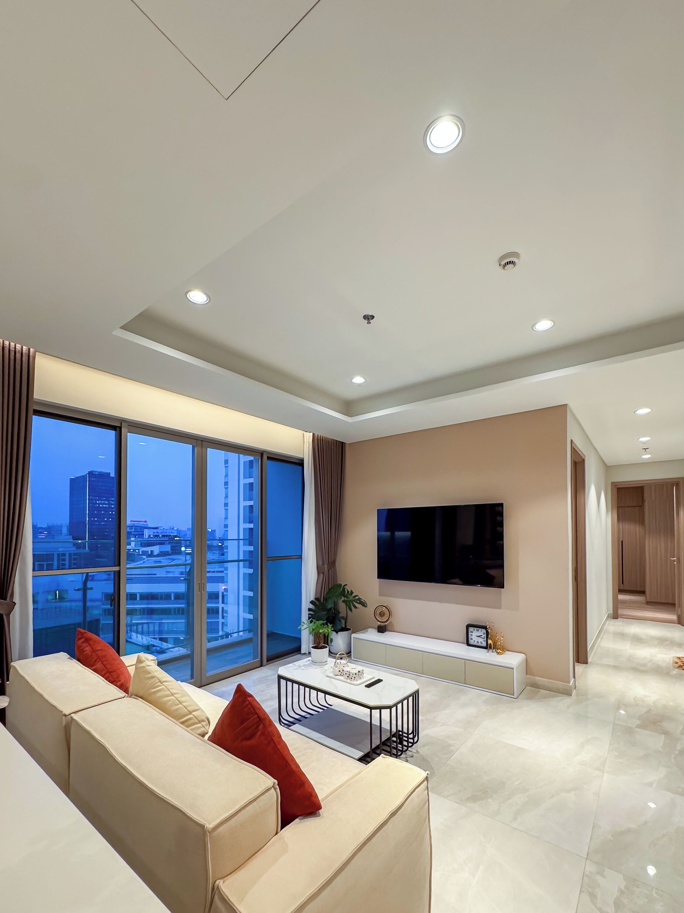Apartamento básico, sacada, vista para a cidade | Área de estar