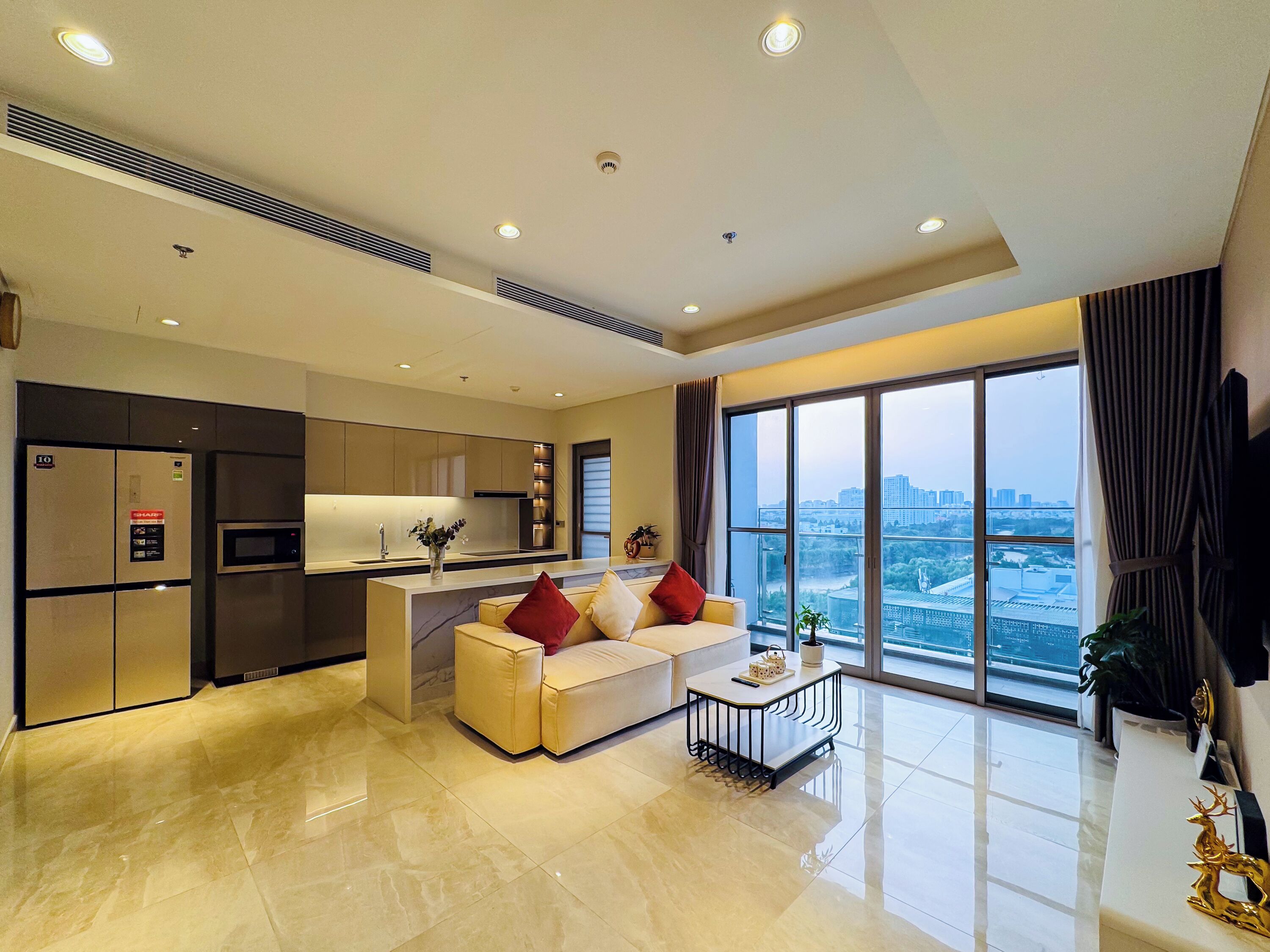 Apartamento básico, sacada, vista para a cidade | Parte interna