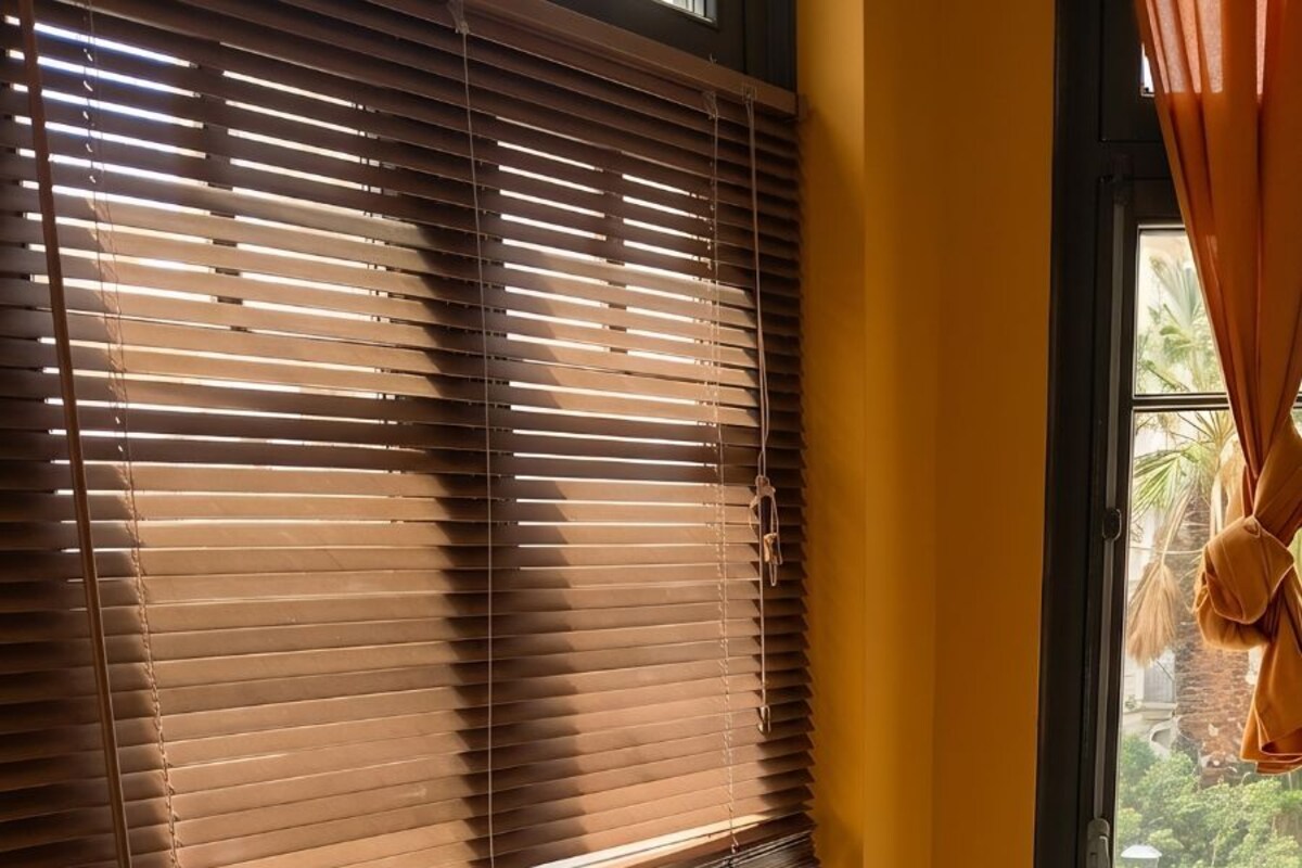 Quarto triplo | Cofres nos quartos, escrivaninha, espaço de trabalho para notebook