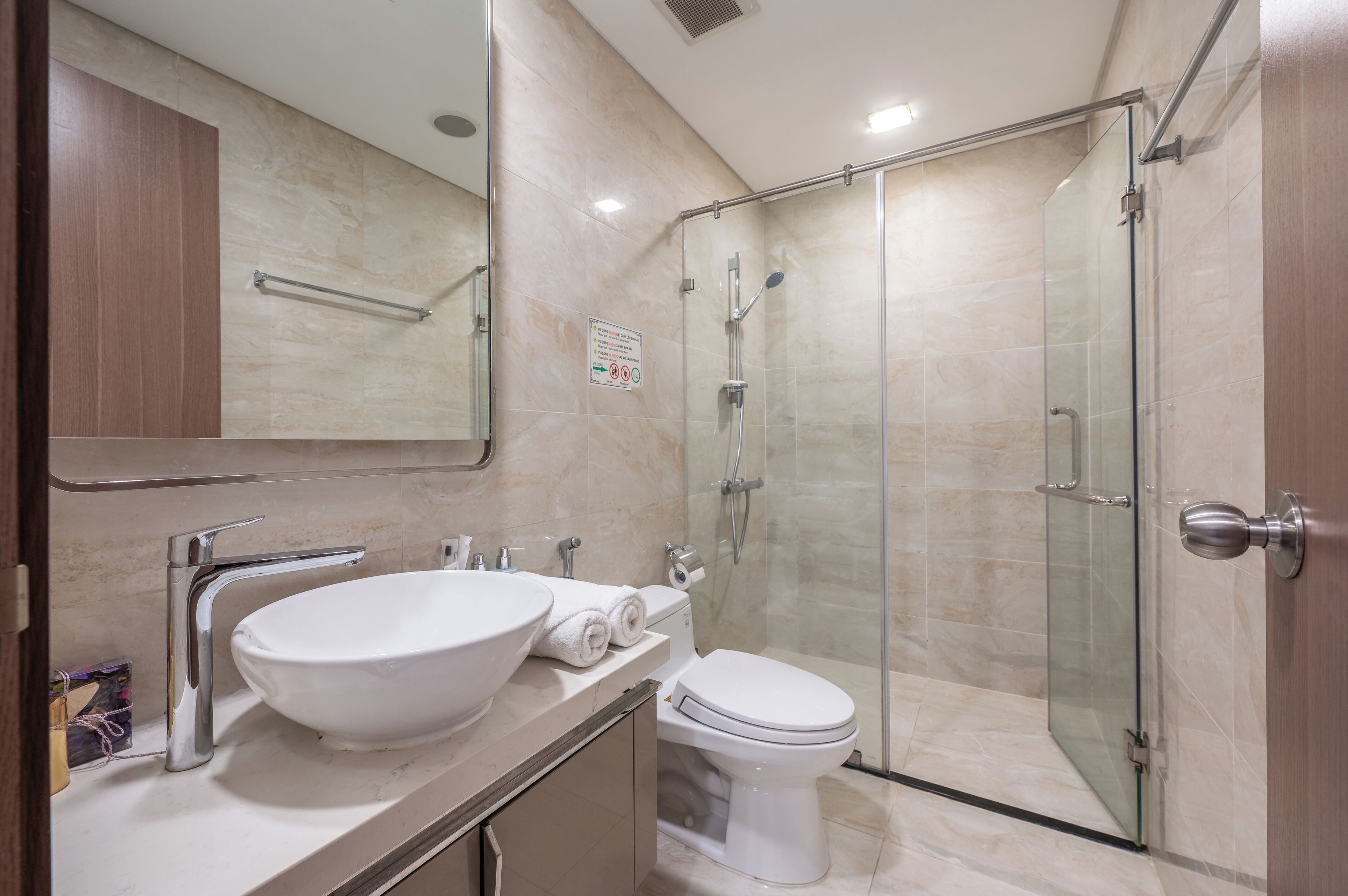 Apartamento luxo, 1 quarto, vista para a cidade | Banheiro | Produtos de toalete grátis, secador de cabelo, chinelos, bidê