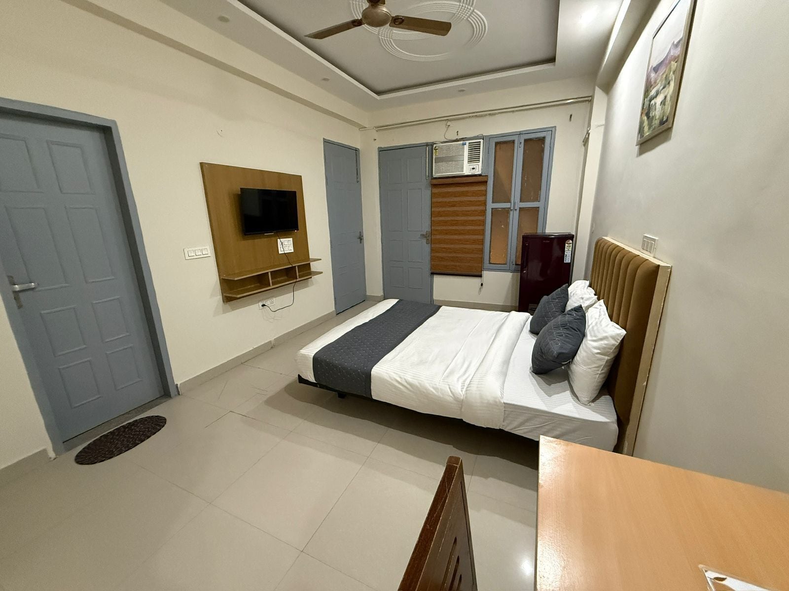 Quarto Duplo Deluxe, Vista para a cidade | Secretária, secretária adequada para computadores portáteis 