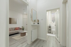 Apartamento | Casa de banho | Artigos de higiene pessoal grátis, um secador de cabelo 