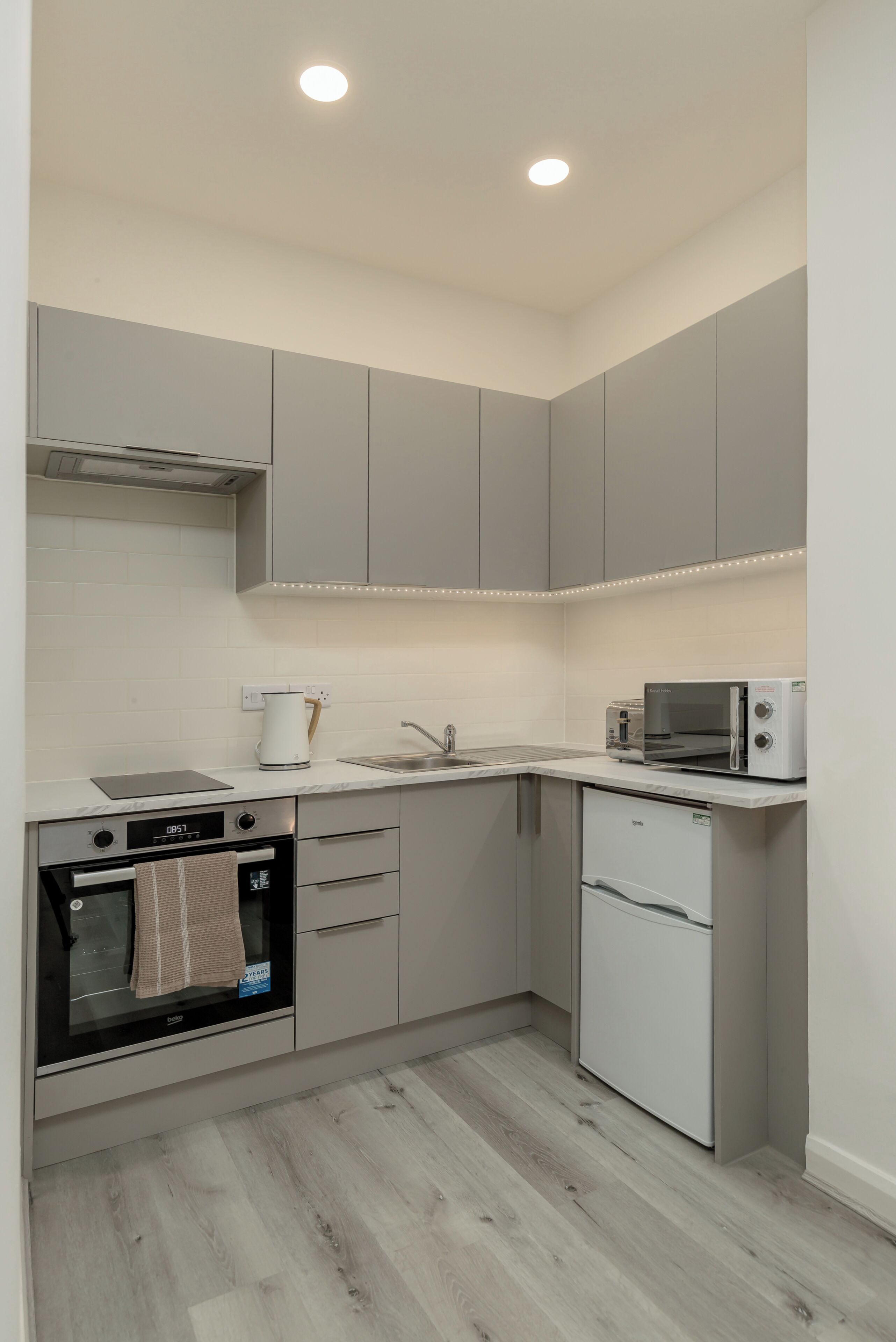 Apartamento | Cozinha privada | Minifrigorífico, um micro-ondas, um forno, uma placa de cozinha 