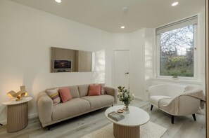 Apartamento | Sala de estar | Smart TV de 24 polegadas com canais digitais 