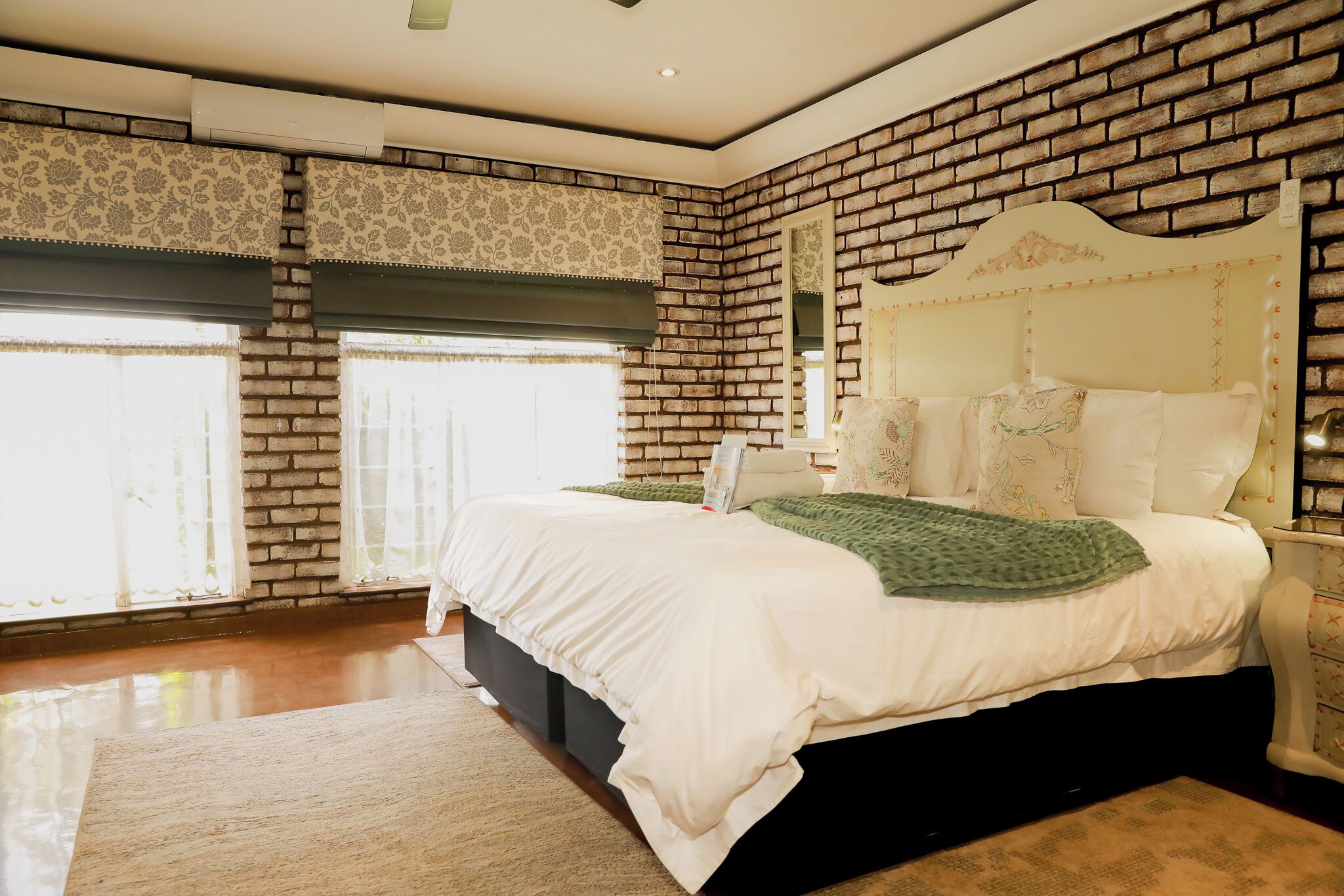 Quarto Presidencial | Cofre no quarto, com decoração personalizada 