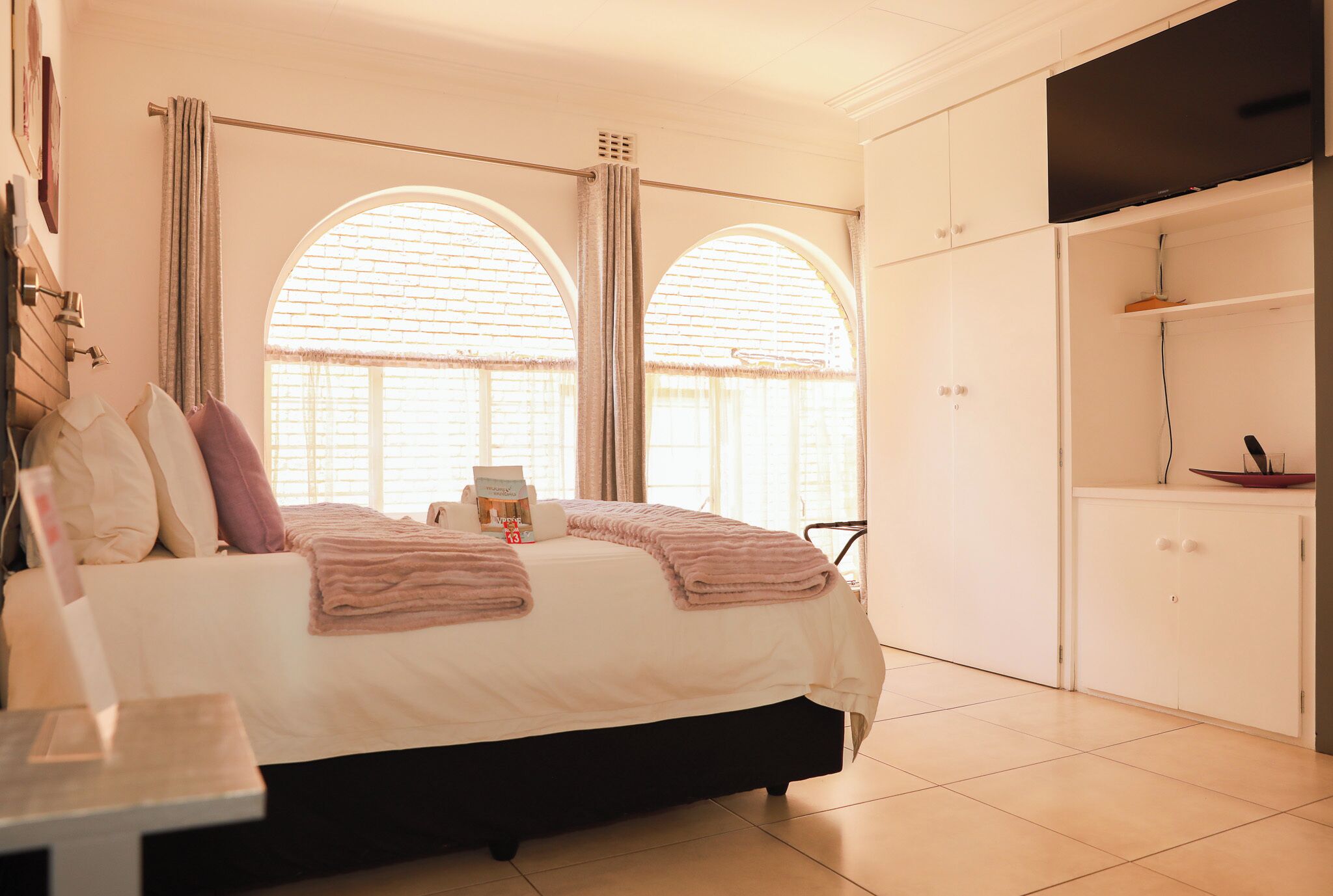 Quarto Deluxe | Cofre no quarto, com decoração personalizada 
