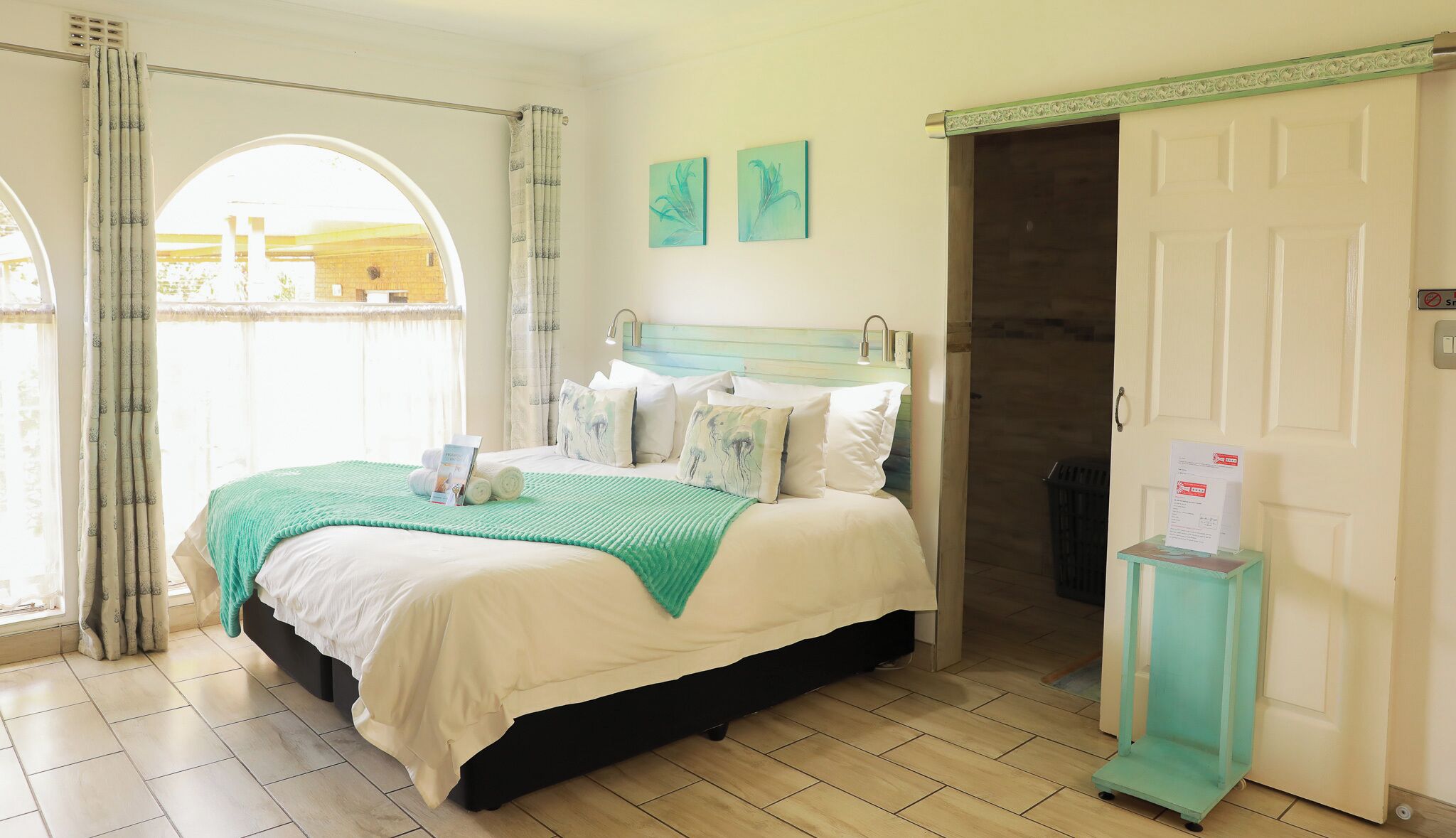 Quarto Sénior | Cofre no quarto, com decoração personalizada 