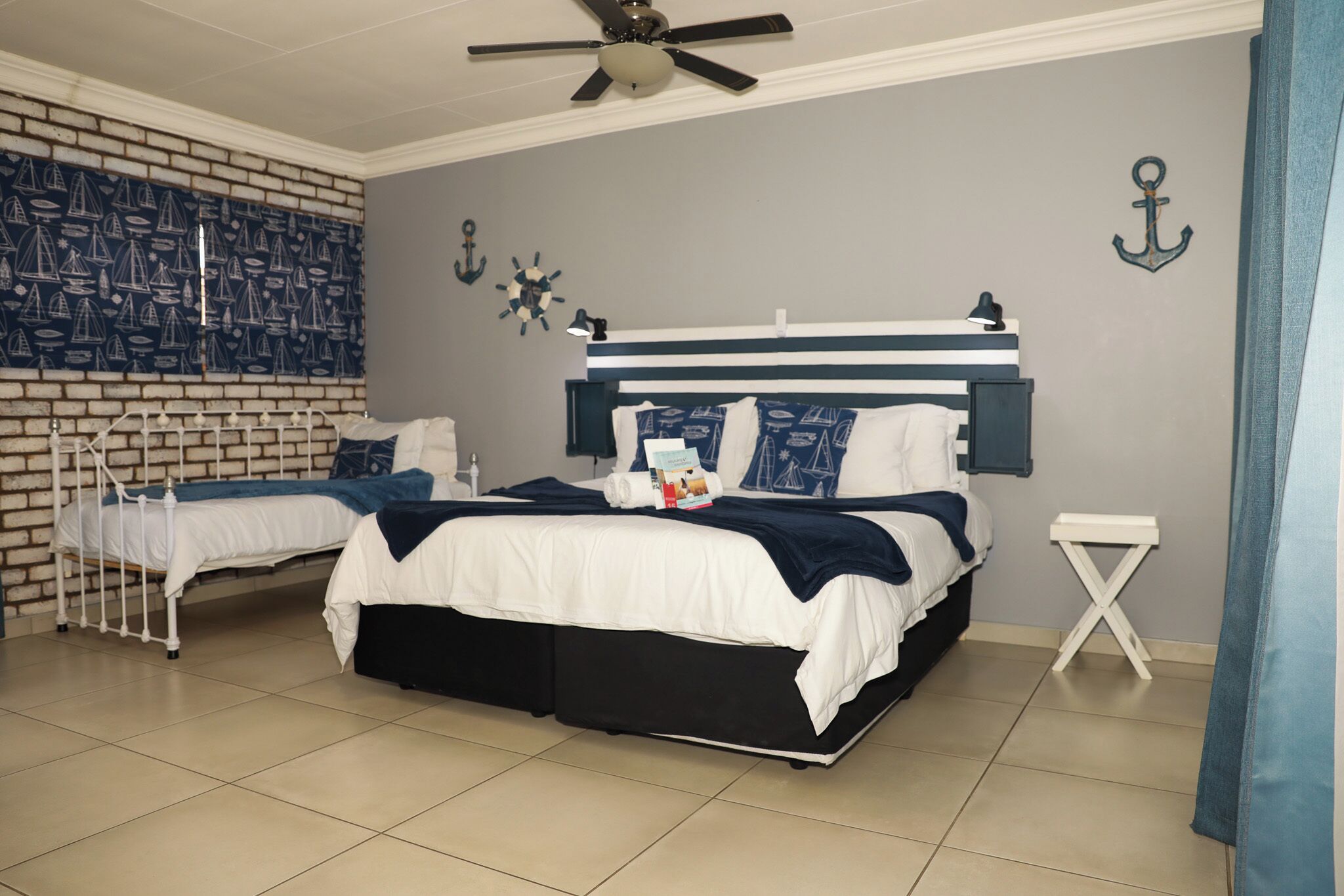 Quarto Familiar | Cofre no quarto, com decoração personalizada 