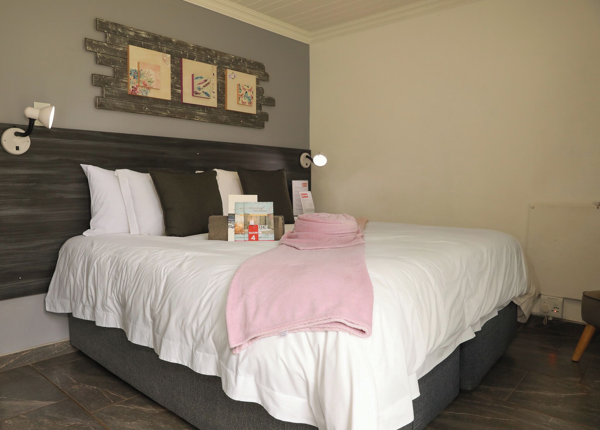 Quarto Comfort | Cofre no quarto, com decoração personalizada 