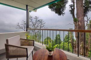 Valley View Room with Balcony | Vista da sacada