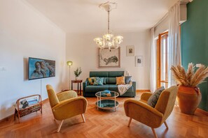 Apartamento (3 Bedrooms) | Sala de estar | Televisor 