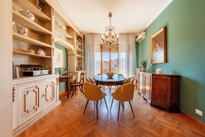 Apartamento (3 Bedrooms) | Sala de jantar