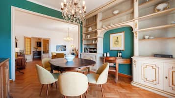 Apartamento (3 Bedrooms) | Sala de jantar