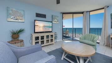 Condo, 2 quartos | Área de estar