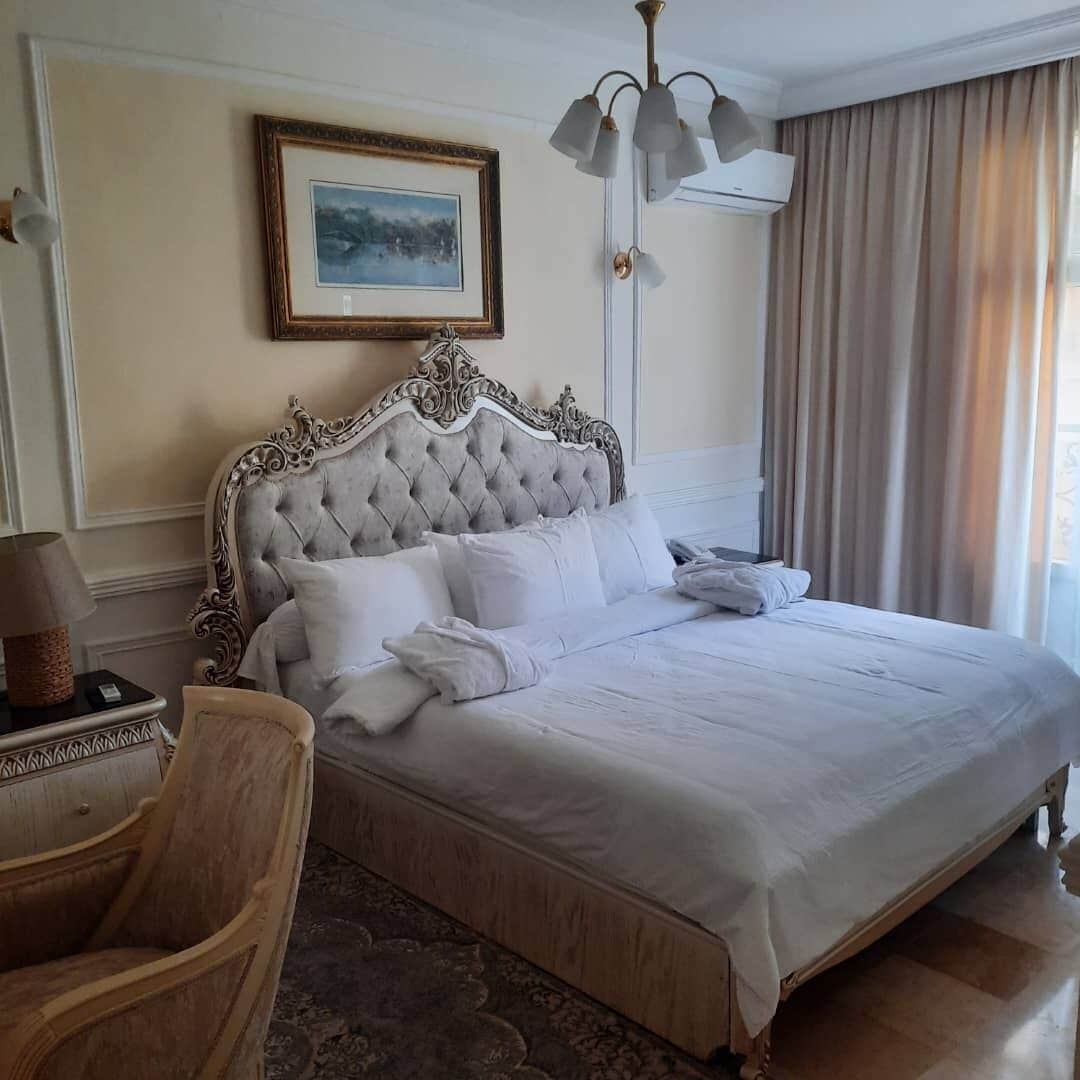 Quarto Clássico com Cama de Casal, vista parcial para o lago | Wi-fi grátis 