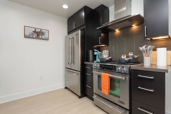 Private Suites Near Lax And Sofi Stadium - Los Angeles, CA