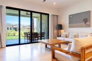 Apartamento de Luxo, 3 quartos, junto ao jardim | Sala | TV de ecrã plano, Netflix, ténis de mesa, serviços de streaming 