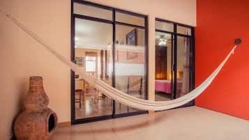 Apartamento família, 3 quartos, banheiro privativo | Parte interna