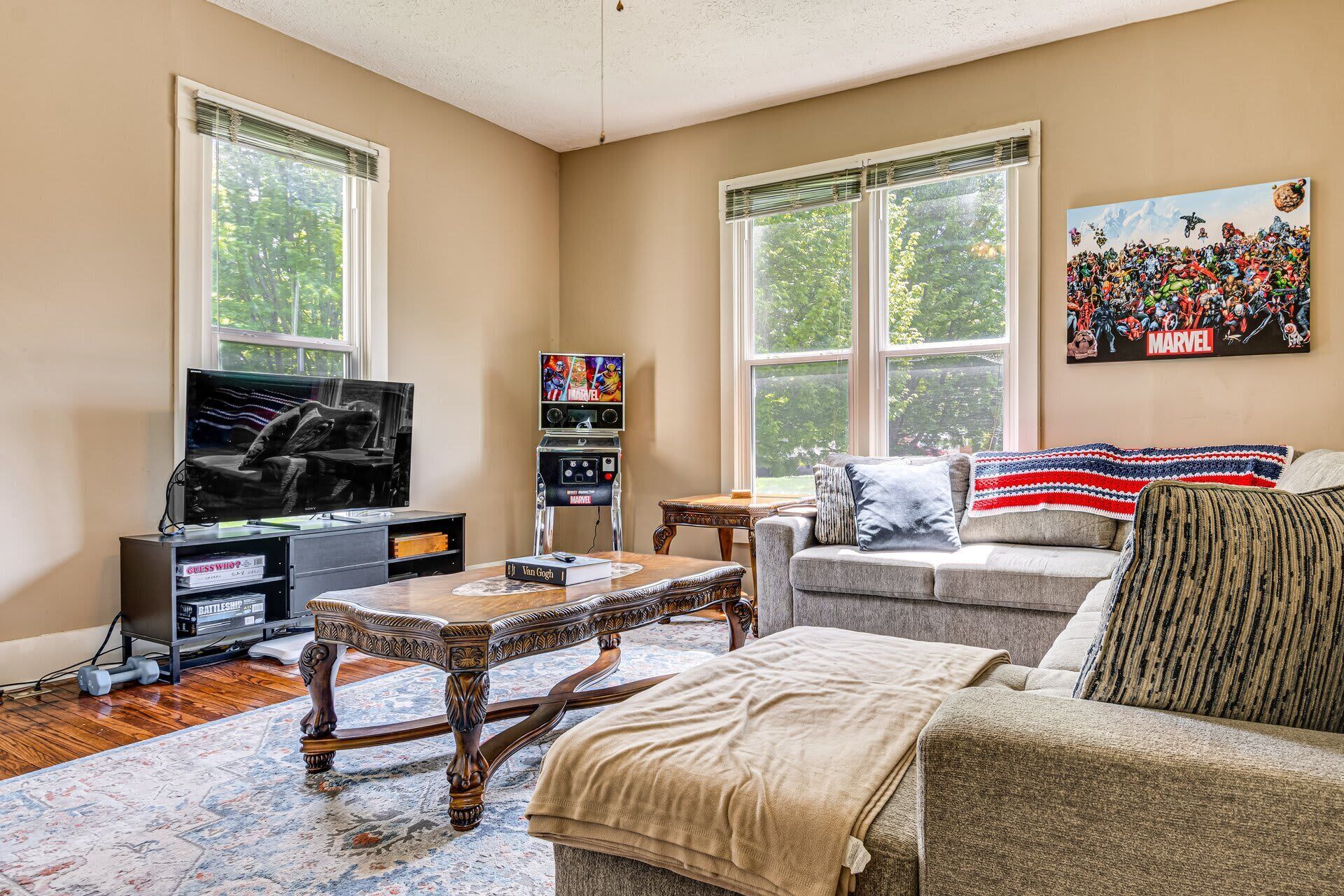 Walkable Old Town | Sleeps 10 | 1900s Charm - Noblesville, IN