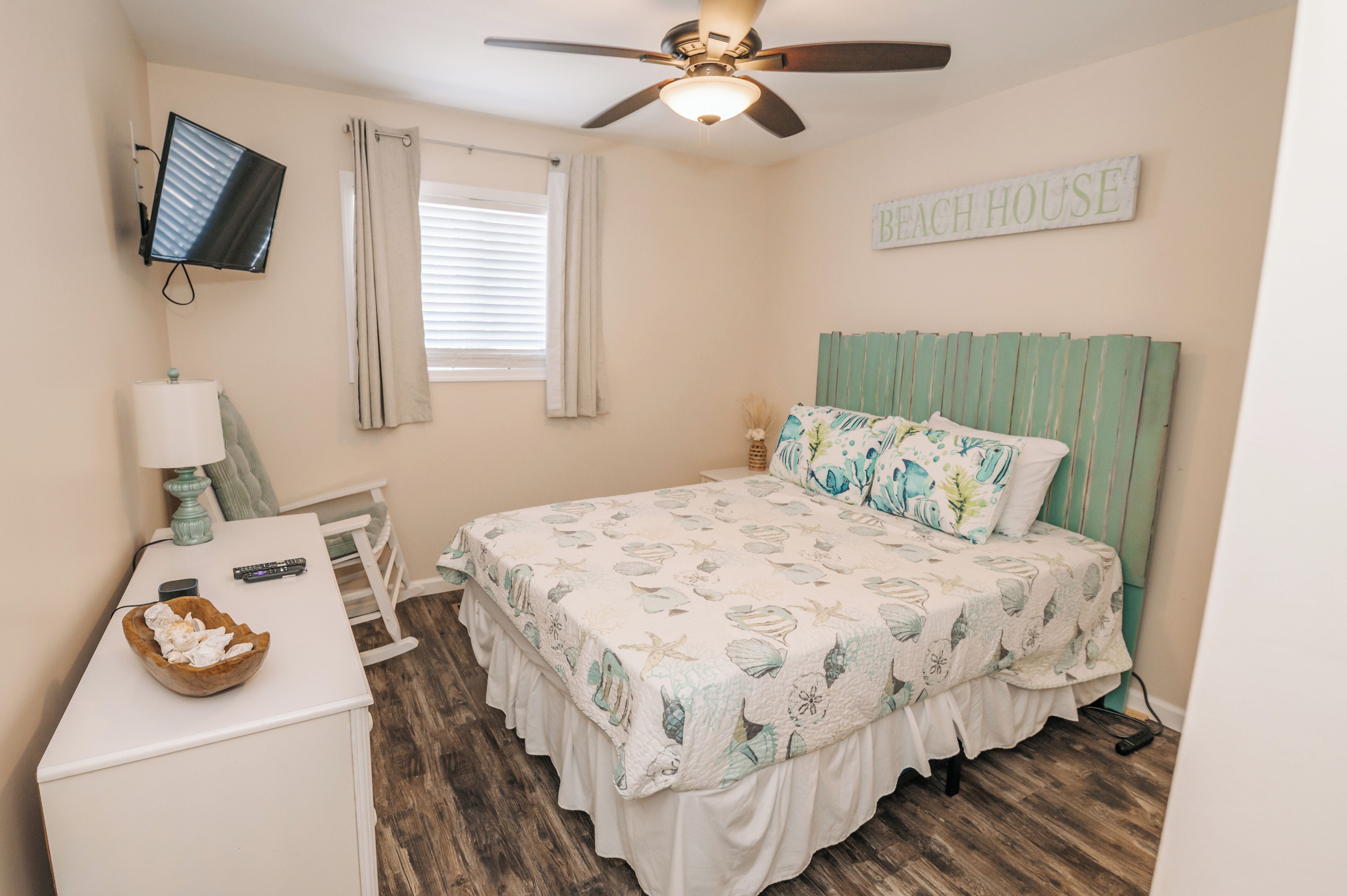 Family Getaway! Modern 2br Condo + Bonus Bunk Room - Sleeps 8 - Ocean City, MD