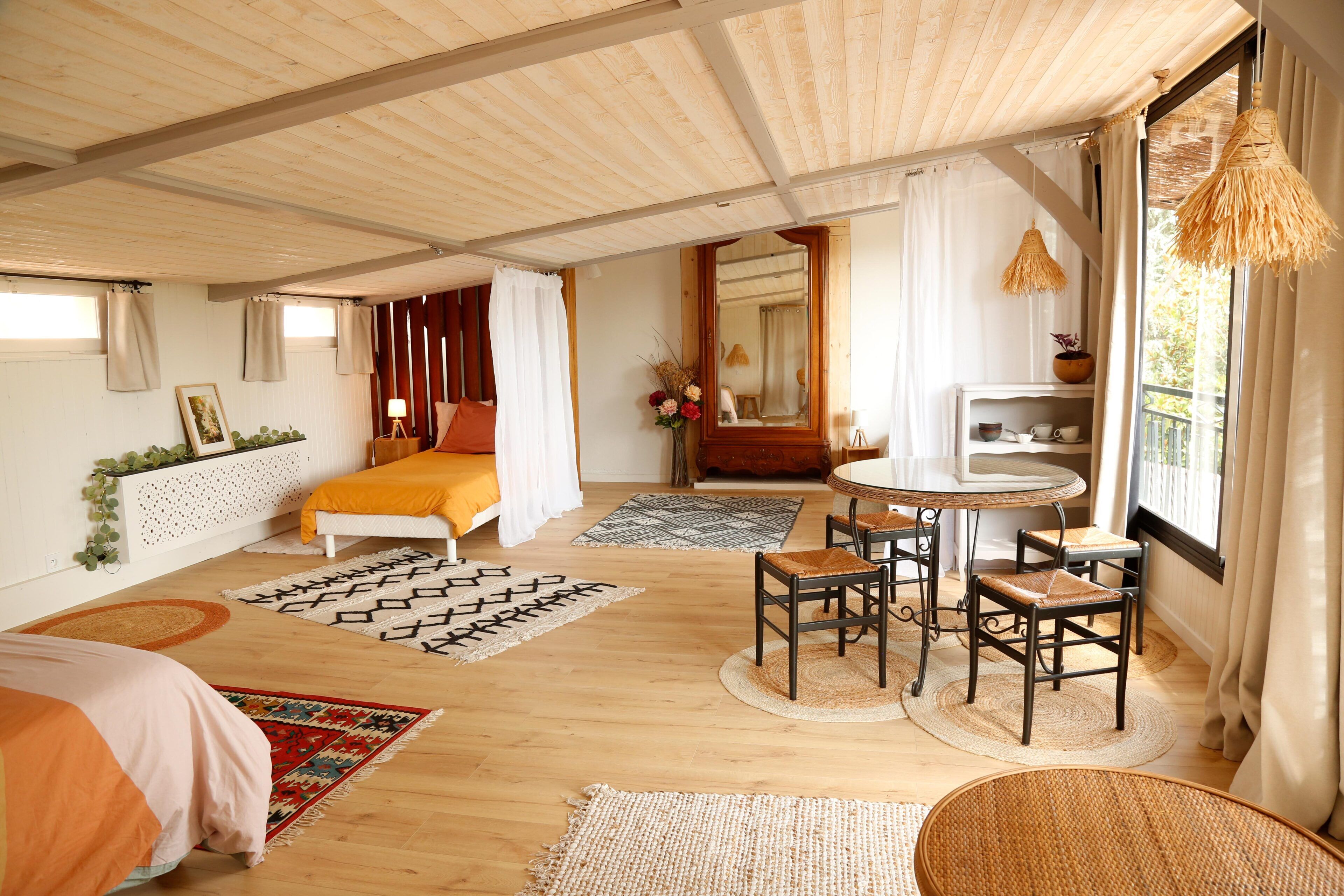 À L'ombre Du Grand Pin - Chambre D'hôtes Au Bord Du Lot Et Atelier D'artiste ! - Villeneuve-sur-Lot