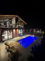 Vila luxo, vista para a piscina | Piscina | Piscina externa, espreguiçadeiras