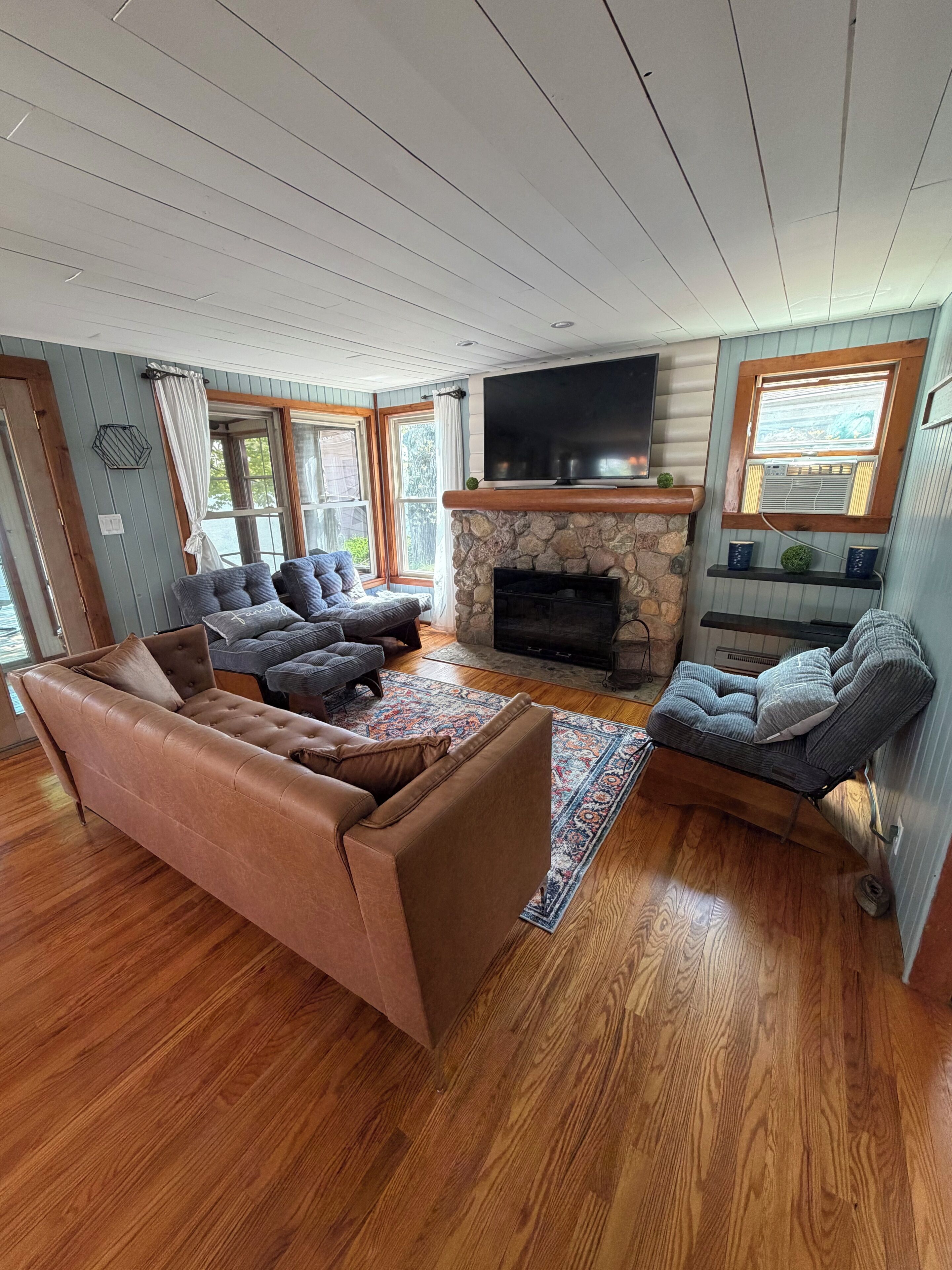 Charming Lake Front Home On Private Lake 3br Kayaks, Swimming, Boating - Sturgis, MI