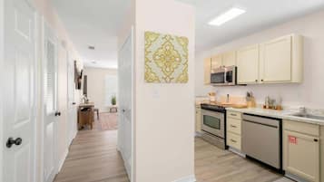 Casa, 2 camas Queen, varanda, vista para o jardim (Benachi B) | Cozinha privada | Torradeira