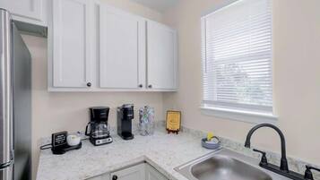 Casa, 2 camas Queen, cozinha, vista para o jardim (Benachi A) | Cozinha privada