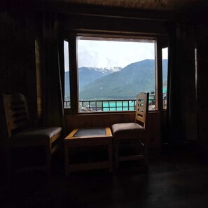 Quarto conforto, vista para a montanha | Parte interna