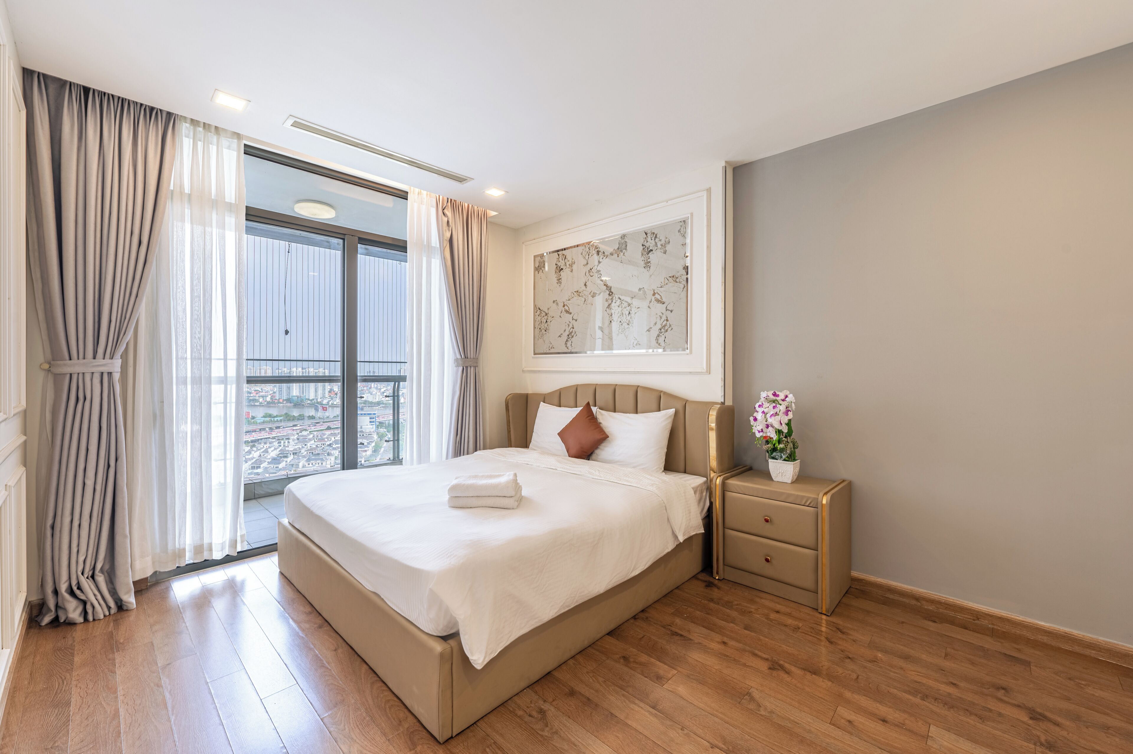 Apartamento família, 3 quartos, sacada | Escrivaninha, cortinas blackout, quartos à prova de som