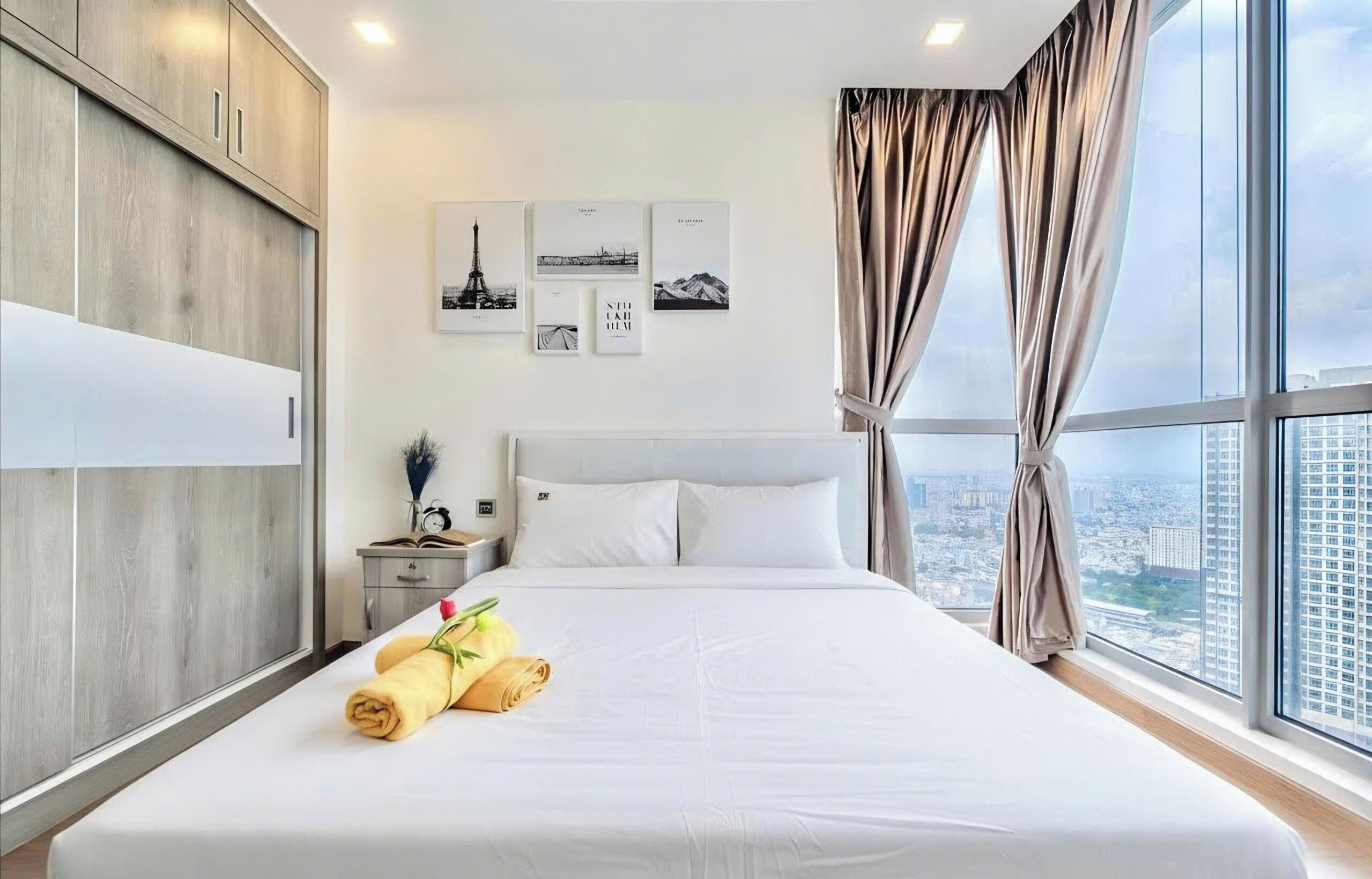 Apartamento Deluxe, 2 quartos, varanda | Secretária, cortinas/cortinados opacos, quartos insonorizados 