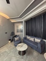 Quarto Duplo ou Twin de Luxo, vista para o jardim | Sala de estar