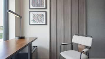 Quarto, 2 camas Queen | Escrivaninha, Wi-Fi de cortesia, roupa de cama