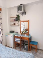 Quarto casal clássico, sacada, vista parcial para o mar | Wi-Fi de cortesia