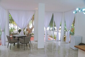 Apartamento de Luxo, vista para o mar | Restaurantes