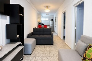 Apartamento Comfort, vista parcial para o mar | Sala de estar