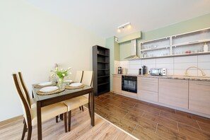 Apartamento (42) | Cozinha privada | Geladeira, cooktop, chaleira elétrica