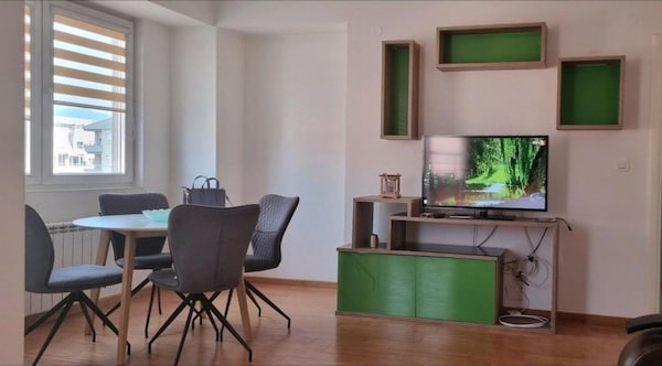 Aerodrom District 1-bed Apt, Sleeps 2 With Parking -
