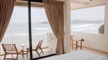 Quarto casal superior, sacada, vista para o oceano | Escrivaninha, espaço de trabalho para notebook, Wi-Fi de cortesia