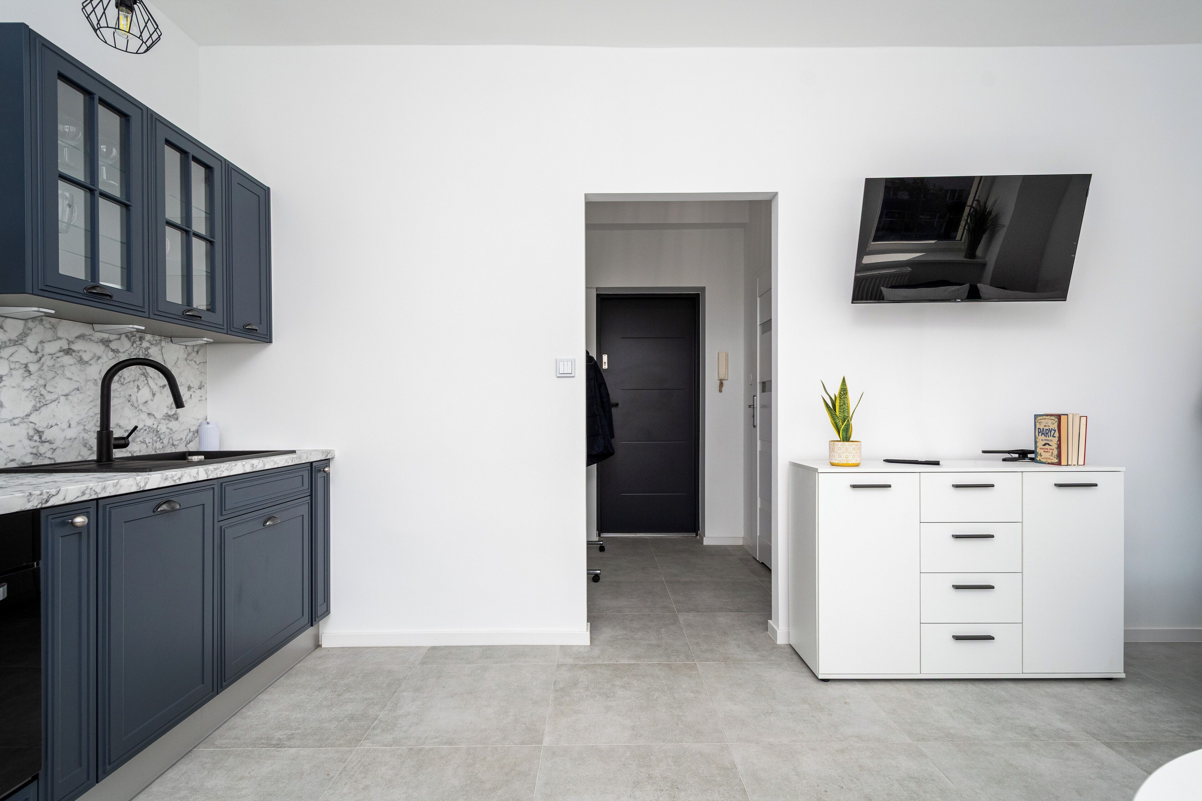 Apartamento (11) | Cozinha privada | Um frigorífico, uma placa de cozinha, uma chaleira elétrica 