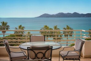 Apartamento Familiar, 2 quartos, varanda, vista para o mar | Refeições ao ar livre
