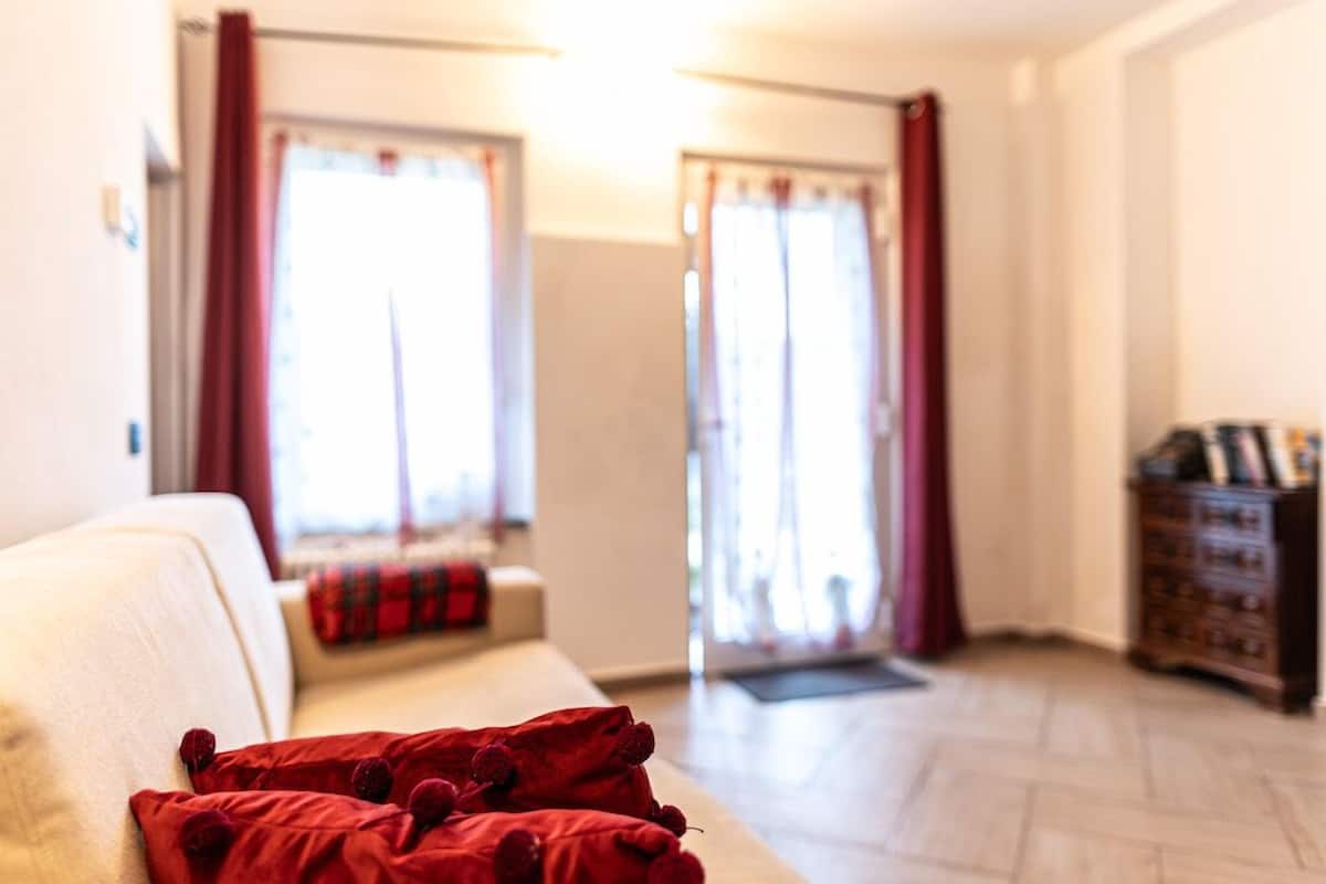 Apartamento Deluxe, 1 quarto, varanda, vista para o jardim | Sala de estar