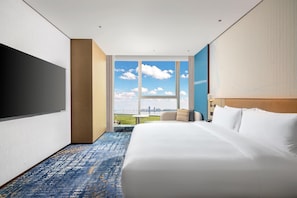 Suite Deluxe, 1 cama king-size | Edredões de penas, minibar, cofre no quarto, secretária 