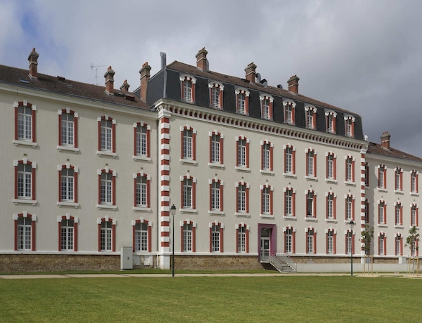 Heritage Apartment For 4 In Epernay - Épernay