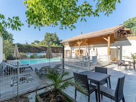 Apartamento | Piscina | Piscina exterior, uma piscina aquecida