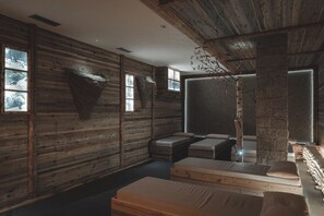 Sauna seca, banheira de hidromassagem, massagens