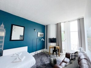 Quarto casal, banheiro compartilhado, vista para a cidade | Ferros/tábuas de passar roupa, Wi-Fi de cortesia