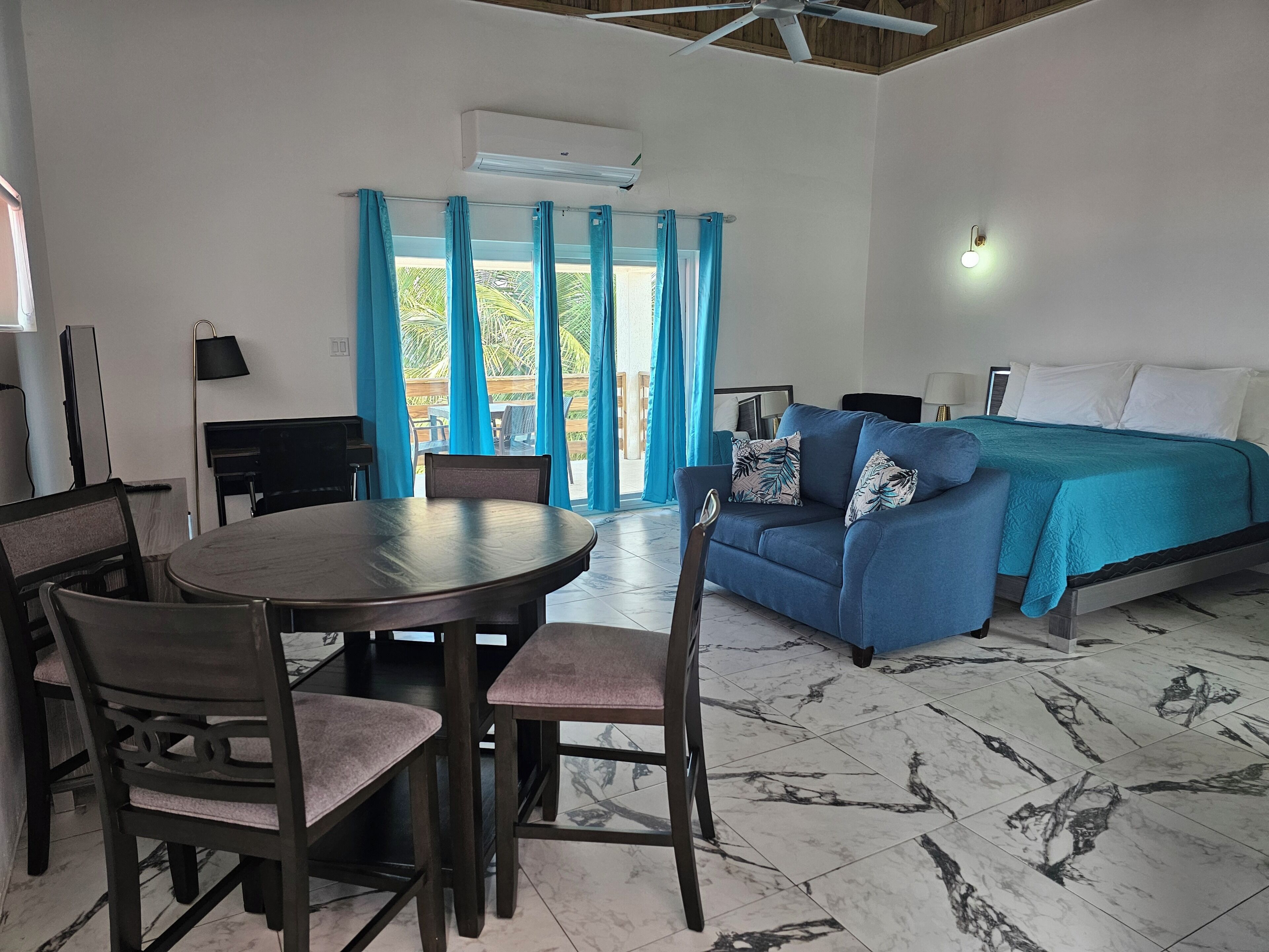 Suite de Luxo, vista para o mar | Cofre no quarto, cortinas/cortinados opacos, ferro/tábua de engomar 